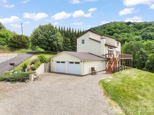 50 Blossom Dr, Waynesville, NC 28786