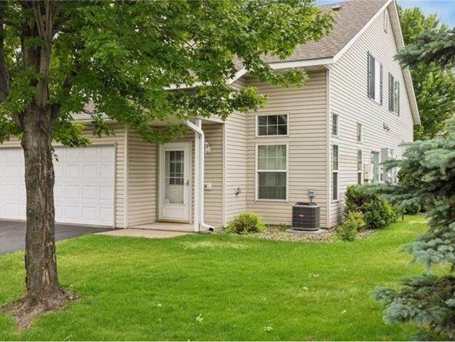 50 Bridgewater Trl, Hudson, WI 54016