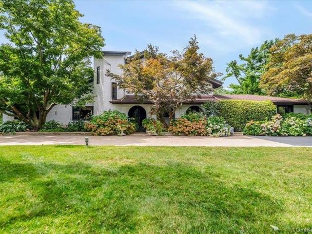 50 Cedar Ln, Babylon, NY 11702