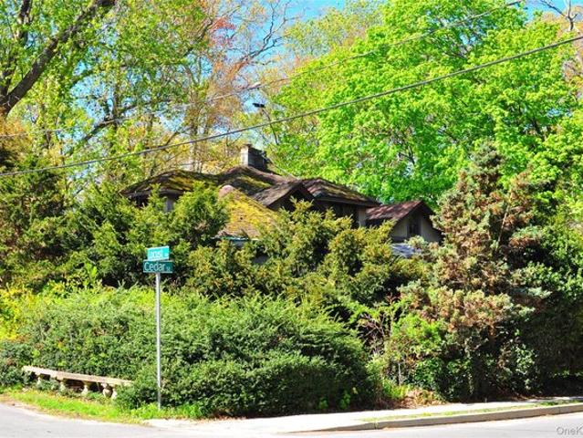 50 Cedar St, Stony Brook, NY 11790