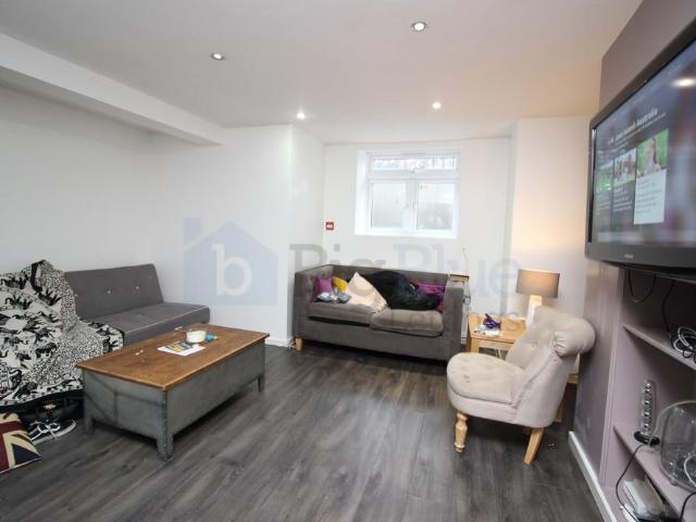 50 Chestnut Avenue, Hyde Park, Leeds LS6 7 bed terraced house to rent £4,671 pcm £1,078 pw