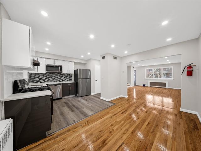 50 College St # 1