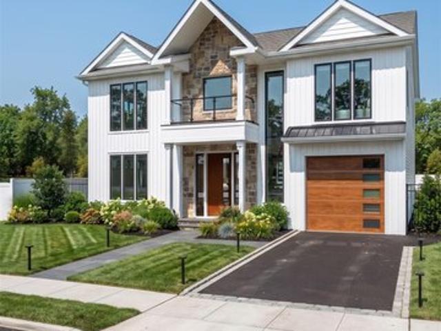 50 Cliff Ln, Levittown, NY 11756
