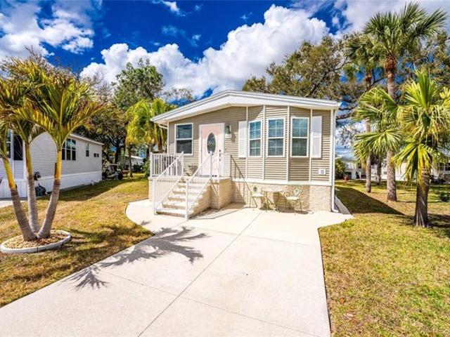 50 Crown Point Dr, Nokomis, FL 34275