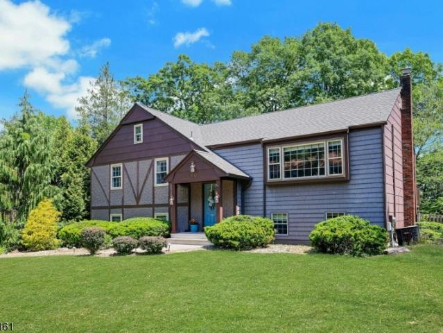 50 Crestwood Rd