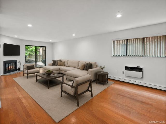 50 Dekalb Avenue N4F