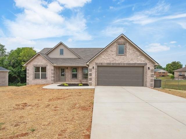 50 Derek Dr, Lexington, TN 38351