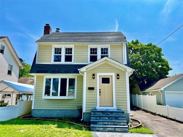 50 E Saint Marks Pl, Valley Stream, NY 11580