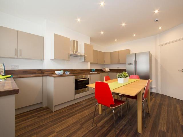 50 Estcourt Avenue, Headingley. 5 bed terraced house to rent £2,730 pcm £630 pw