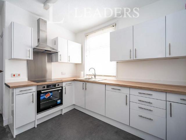 50 Gains Road, Southsea, PO4 2 bed flat to rent £1,150 pcm £265 pw