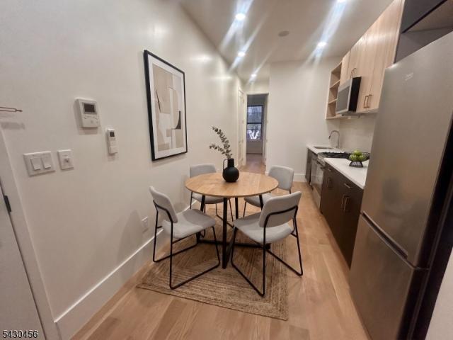 50 Grace St # 2R