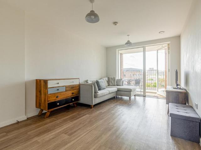 50 Hammersley Road, London, E16 2 bed apartment to rent £2,400 pcm £554 pw
