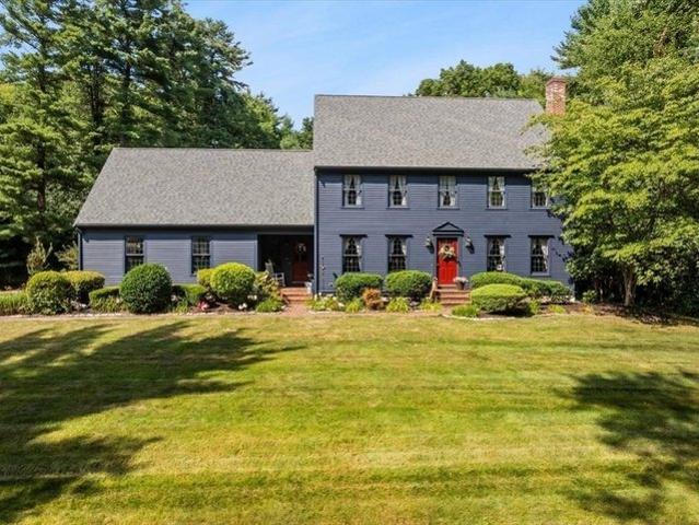 50 Heather Hills Dr, Bridgewater, MA 02324