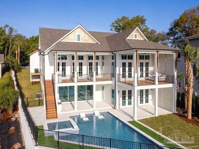 50 Highpoint Dr, Gulf Breeze, FL 32561
