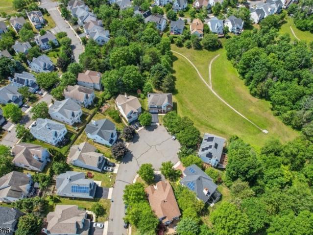 50 Hudnut Ln