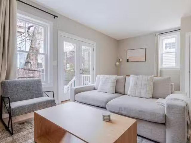 50 Kinnaird St, Riverside 2 Bedroom 2 Bath
