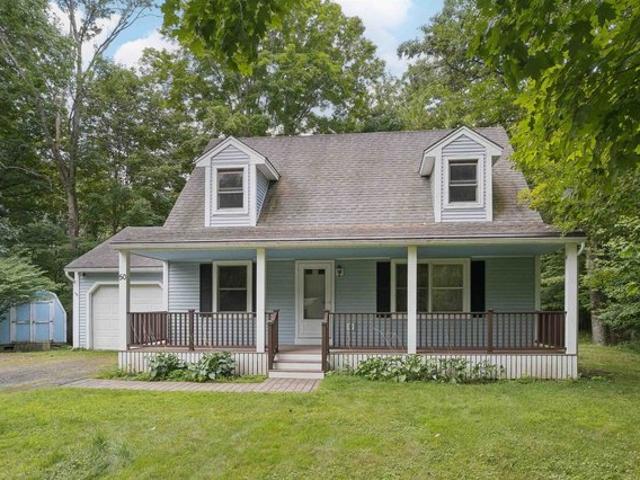 50 Kris Ln, Hartford, VT 05001