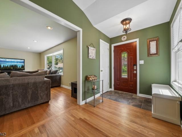 50 Newbrook Ln