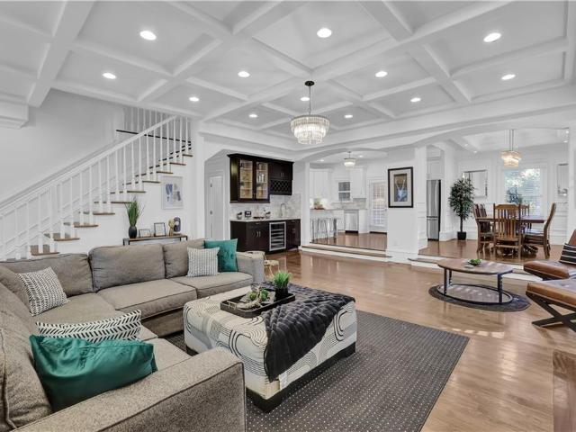 50 NW Lakeland Drive