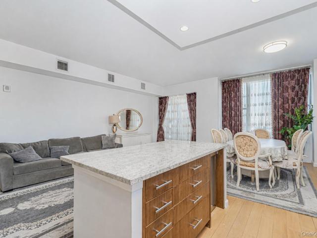 50 oceana Drive W 8D