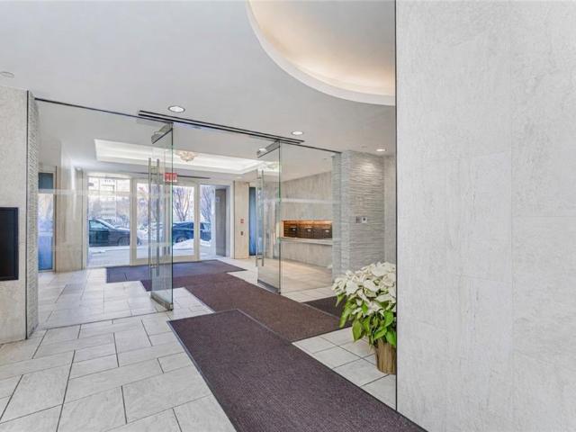 50 Oceana Drive West, Unit 8D