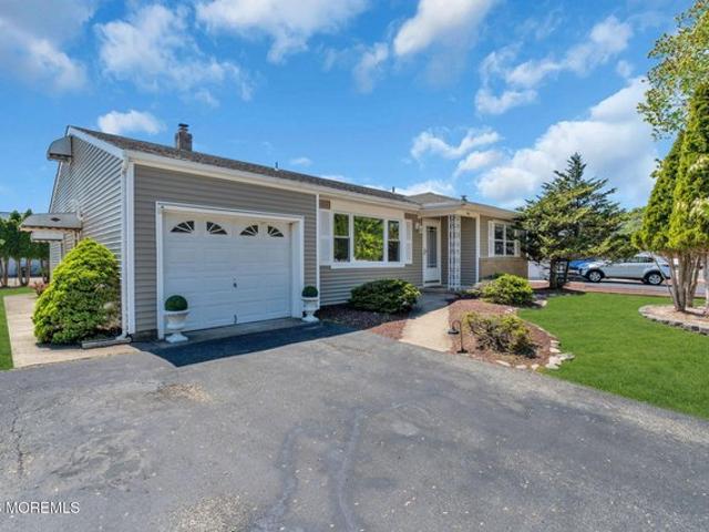 50 Oakfield Rd, Toms River, NJ 08757