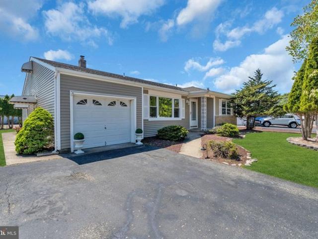 50 Oakfield Rd, Toms River, NJ 08757
