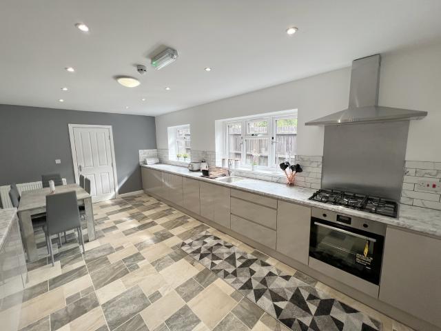 50% OFF 1ST MONTHS RENT AVAILABLE NOW STUNNING Modern Double Room B12 ! – Very Nice Homes