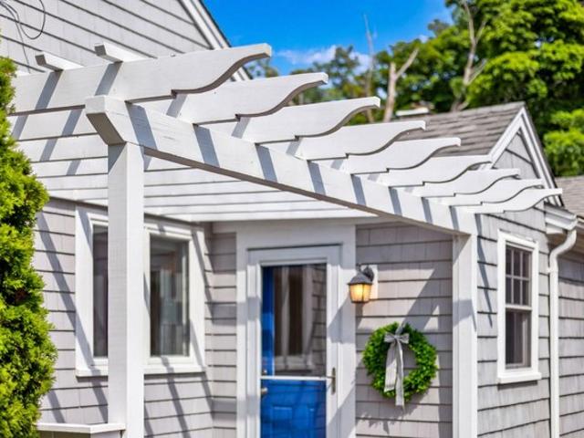 50 Pine St, Falmouth, MA 02556