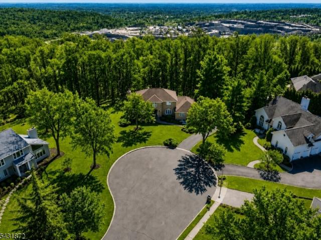 50 Pinewood Cres