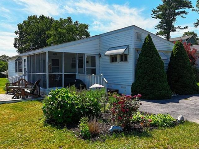 50 Poplar Park Dr, Wells, ME 04090
