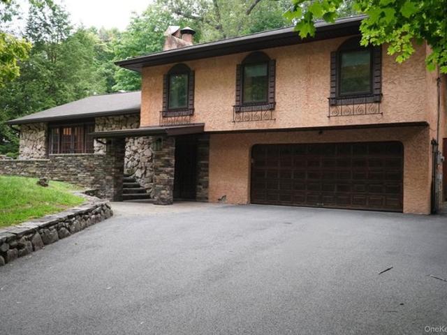 50 Pleasant Ridge Dr, Poughkeepsie, NY 12603