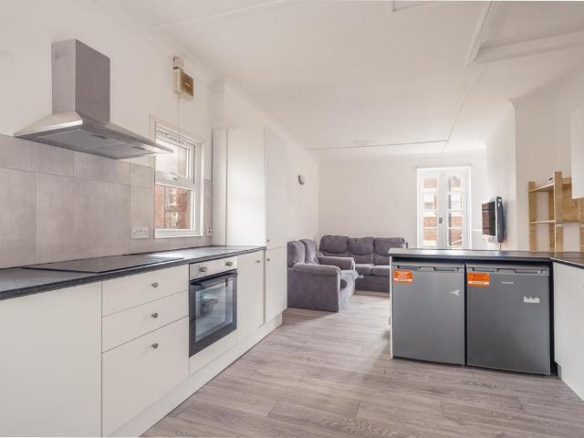 50 Queens Road, Newcastle Upon Tyne NE2 5 bed maisonette to rent £2,925 pcm £675 pw