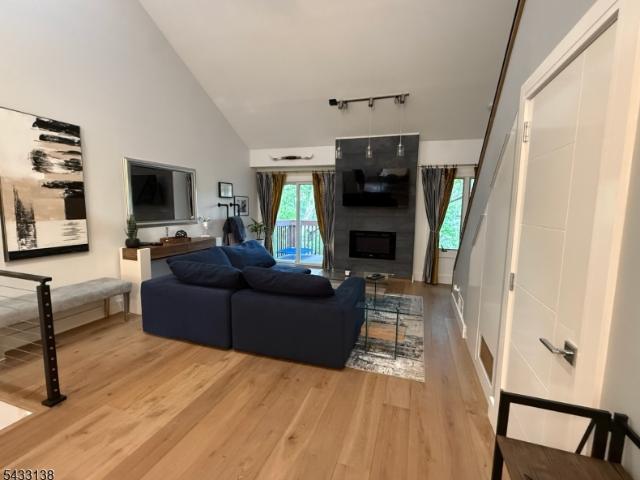 50 Red Oak Ter