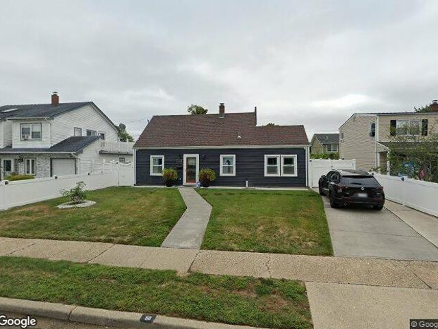 50 Ridge Ln, Levittown, NY 11756