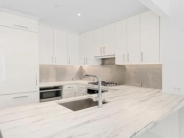 50 Riverside Boulevard, Unit 15H