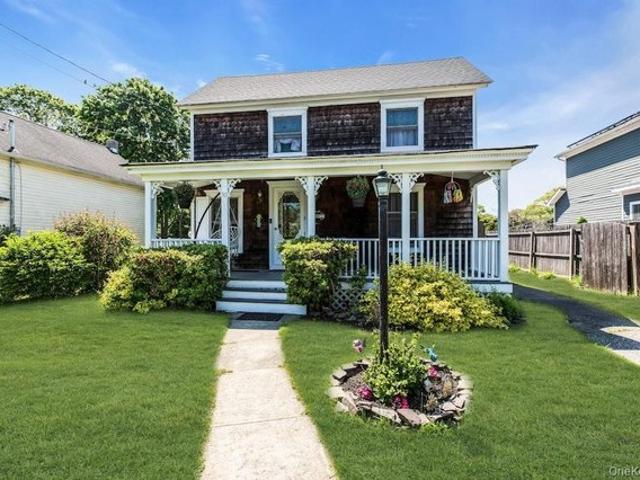 50 Rollstone Ave, West Sayville, NY 11796