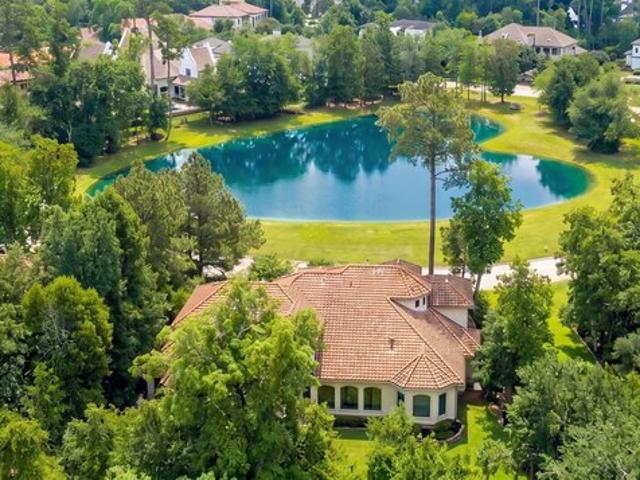 50 S Badger Lodge Cir, The Woodlands, TX 77389