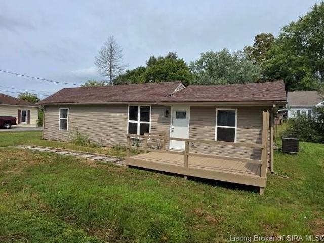 50 S Water St, Pekin, IN 47165