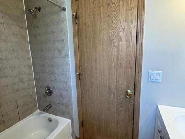 50th Properties LLC 3 Bedroom Apartment for Rent at 728 718,720, 728 W 50th St, Chicago, IL 60609 New City