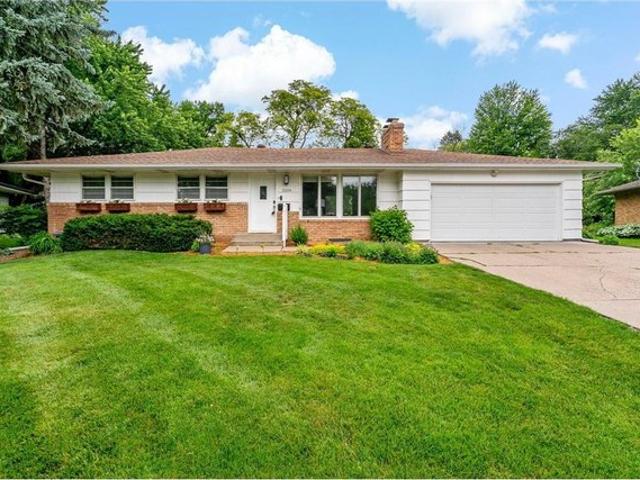 5104 Duggan Plz, Edina, MN 55439