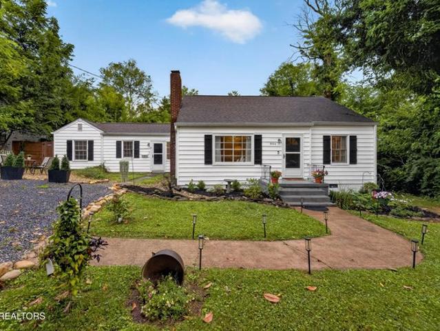 5104 Kesterwood Dr, Knoxville, TN 37918