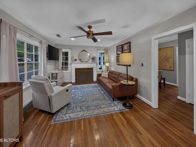 5104 Kesterwood Drive