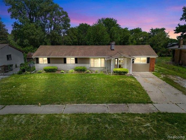 51056 Fairlane Dr, Shelby Township, MI 48316
