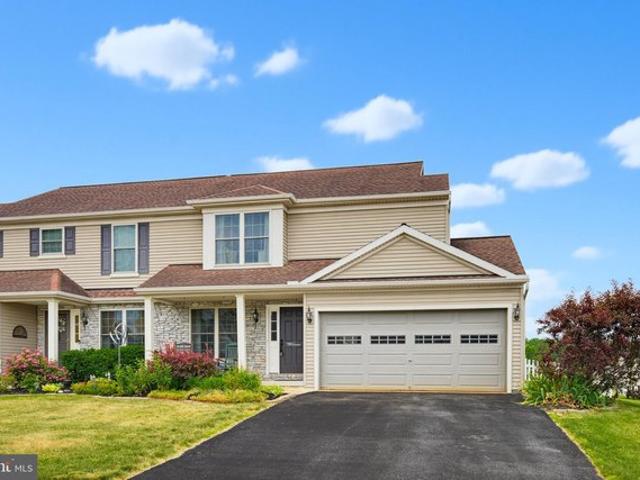 5105 Oak Leaf Dr, Mount Joy, PA 17552