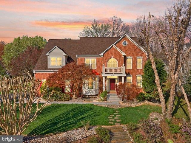 5105 Whisper Willow Dr, Fairfax, VA 22030