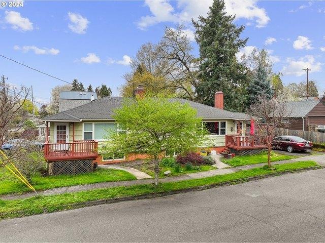 5105 5 Se Tibbetts St, Portland, OR 97206