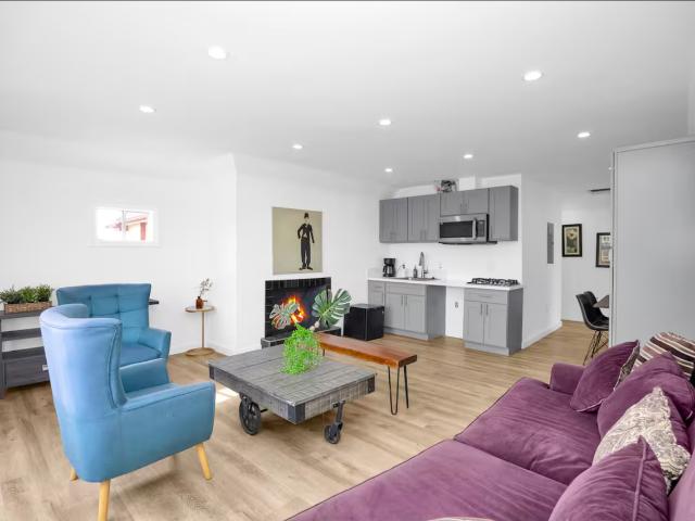 5107 Crenshaw Blvd 3 Bedroom Apartment for Rent at 5107 Crenshaw Blvd, Los Angeles, CA 90043 Park Mesa Heights