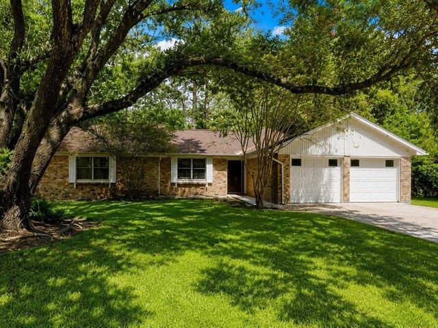 5107 Longshadow Dr, Dickinson, TX 77539