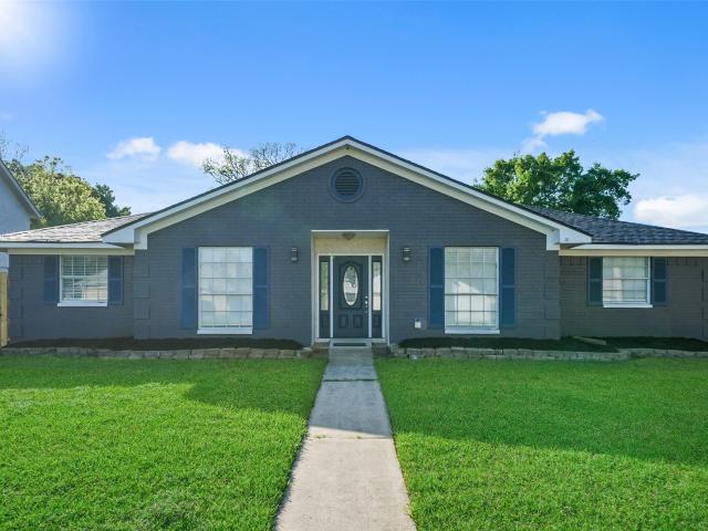 5107 Whittier Oaks Dr, Friendswood, TX 77546 | MLS #38868 | Compass